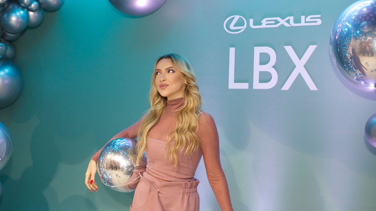 Hadise, Paris'te LBX'in Atmosferiyle Tanıştı | Lexus